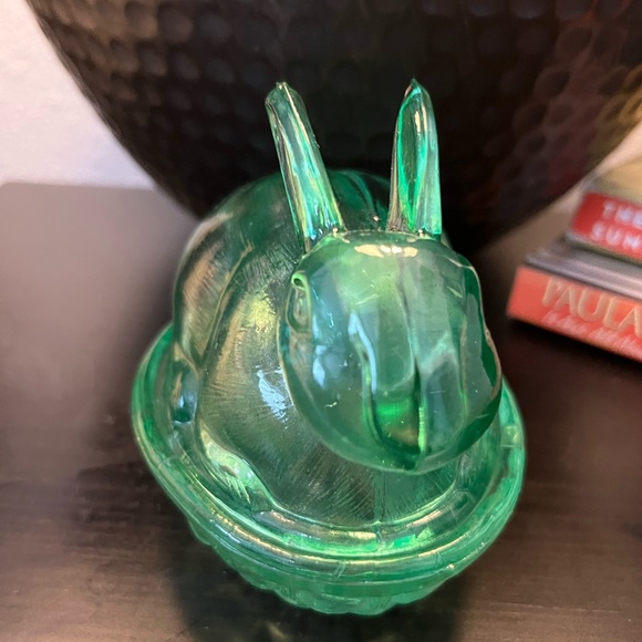 Le Smith | Accents | Vtg 96s Le Smith Green Glass Nesting Rabbit | Poshmark
